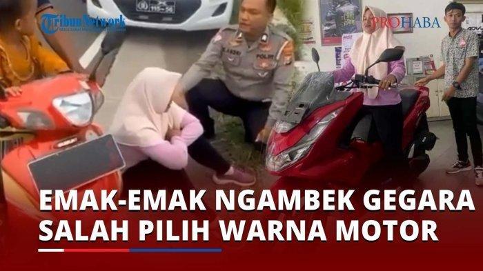 LUCU, Seorang Emak-emak Ngambek di Pinggir Jalan Gegara Salah Pilih Warna Motor - Prohaba.co