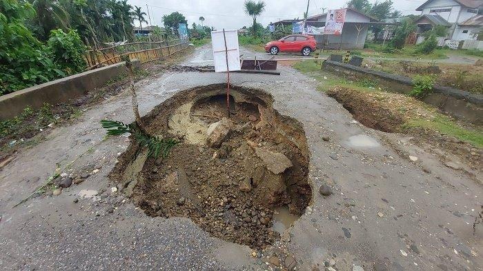 Hati-hati! Lubang Menganga Muncul di Jalan Line Pipa Lhokseumawe Usai ...