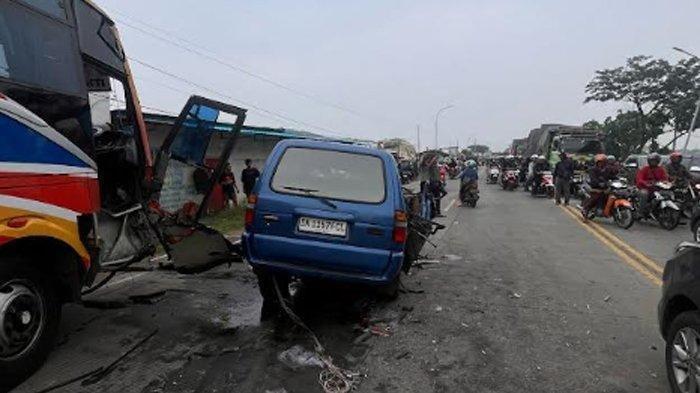 Kecelakaan Maut di Gresik, Mobil Rombongan Umroh Tabrak Bus, 7 Orang Tewas Termasuk Anak Kecil ...