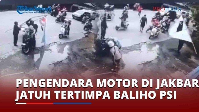 OWALAH, Seorang Pengendara Motor Jatuh Akibat Tertimpa Baliho Partai ...