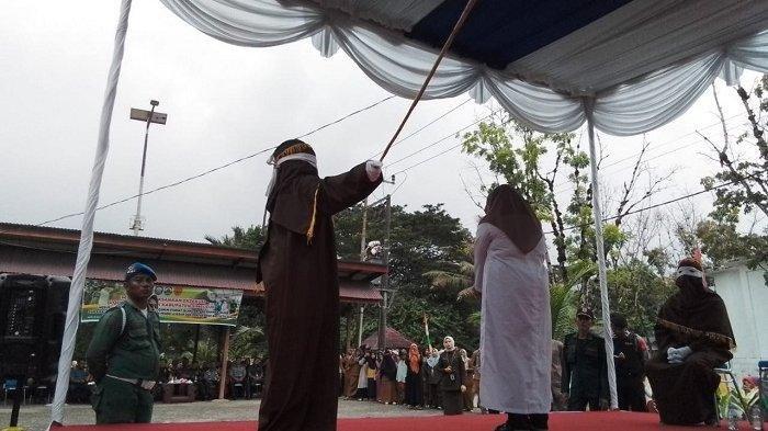 Tujuh Pelanggar Syariat Islam di Simeulue Dihukum Cambuk, Kasus Khamar dan Khalwat - Prohaba.co