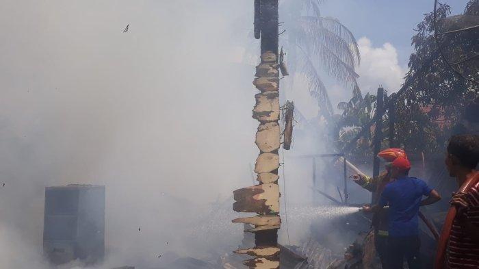 Satu Rumah Hangus Terbakar di Permukiman Padat Penduduk Kualasimpang - Prohaba.co