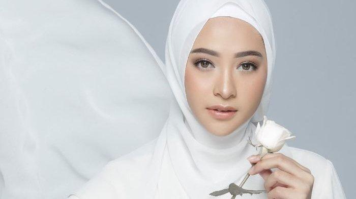Poppy Bunga Tinggalkan Sinetron Demi Urus Anak - Prohaba.co