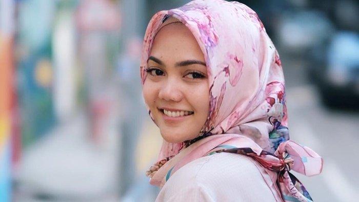 Rina Nose Kini Sejak Kecil Akui Gemar Tirukan Publik Figur - Prohaba.co