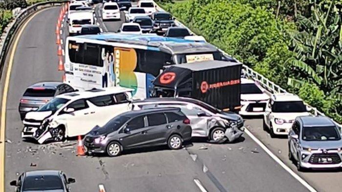 Kecelakaan Beruntun di Tol Dalam Kota Arah Cawang Libatkan 6 Kendaraan - Prohaba.co