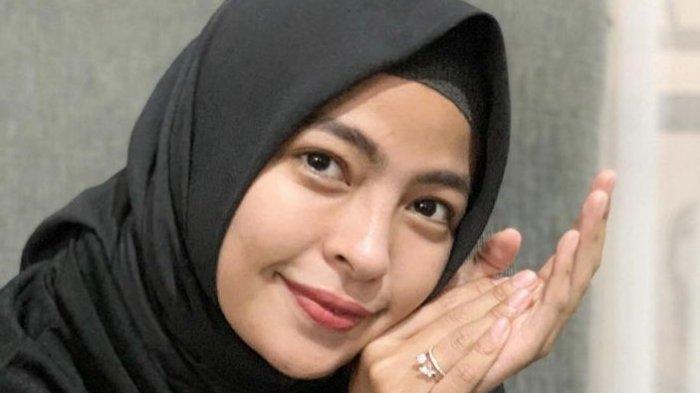 Tantri Kotak Jatuh dari Panggung Setinggi 2 Meter Saat Konser, Begini Kronologinya - Prohaba.co