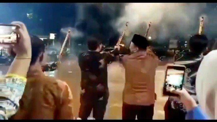 Bakar Kembang Api saat Malam Pergantian Tahun Baru, Jari Wabup Kaur ...