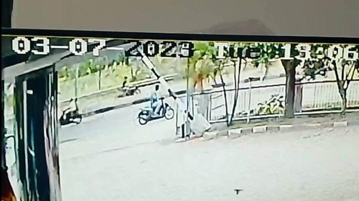Maling Gondol Sepmor di Warkop Numero, Aksinya Terekam CCTV - Prohaba.co