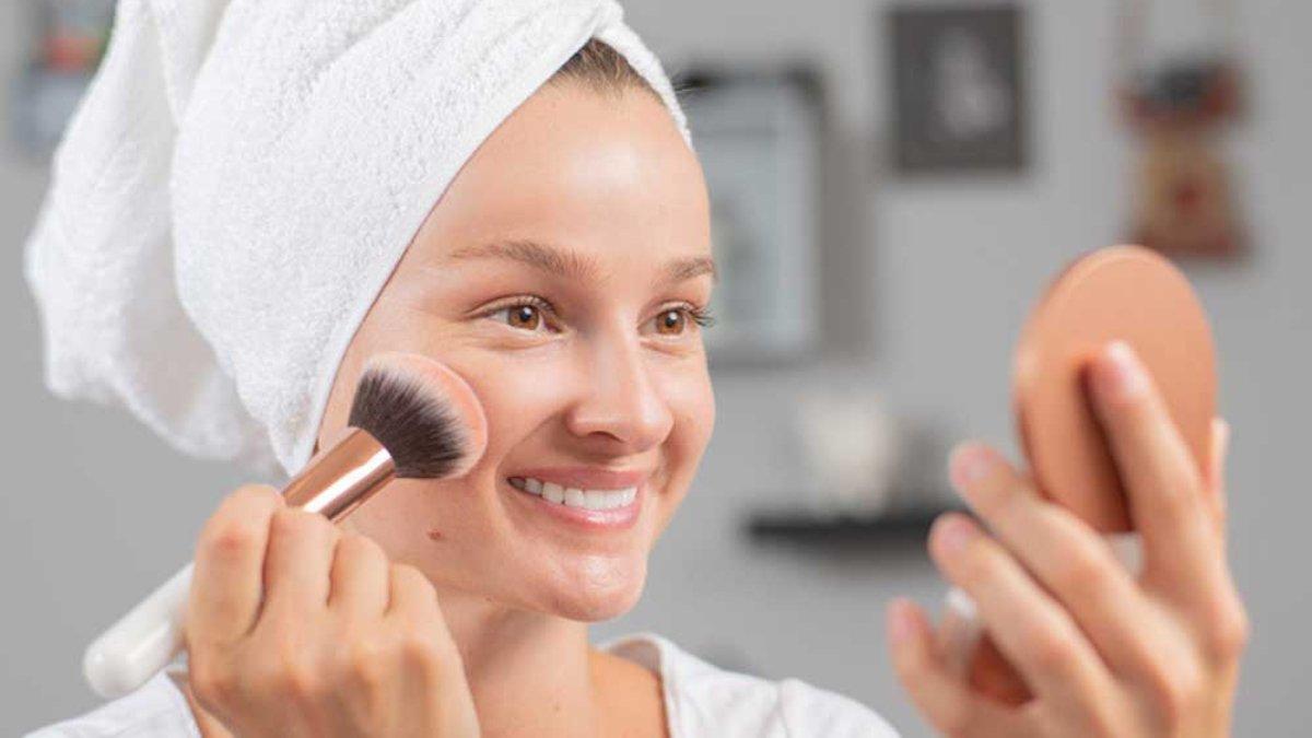 20 Daftar Bedak Tabur yang Bagus untuk Melengkapi Makeup Harianmu ...