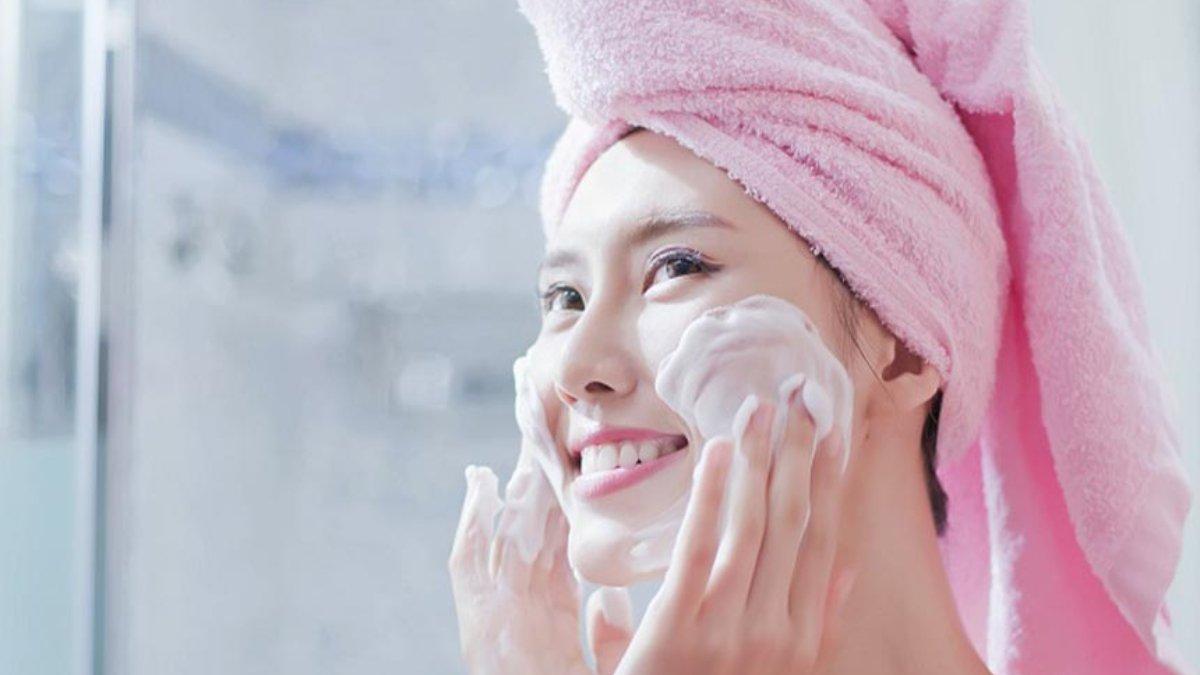 20 Daftar Facial Foam dengan Busa Melimpah untuk Bersihkan Wajah ...