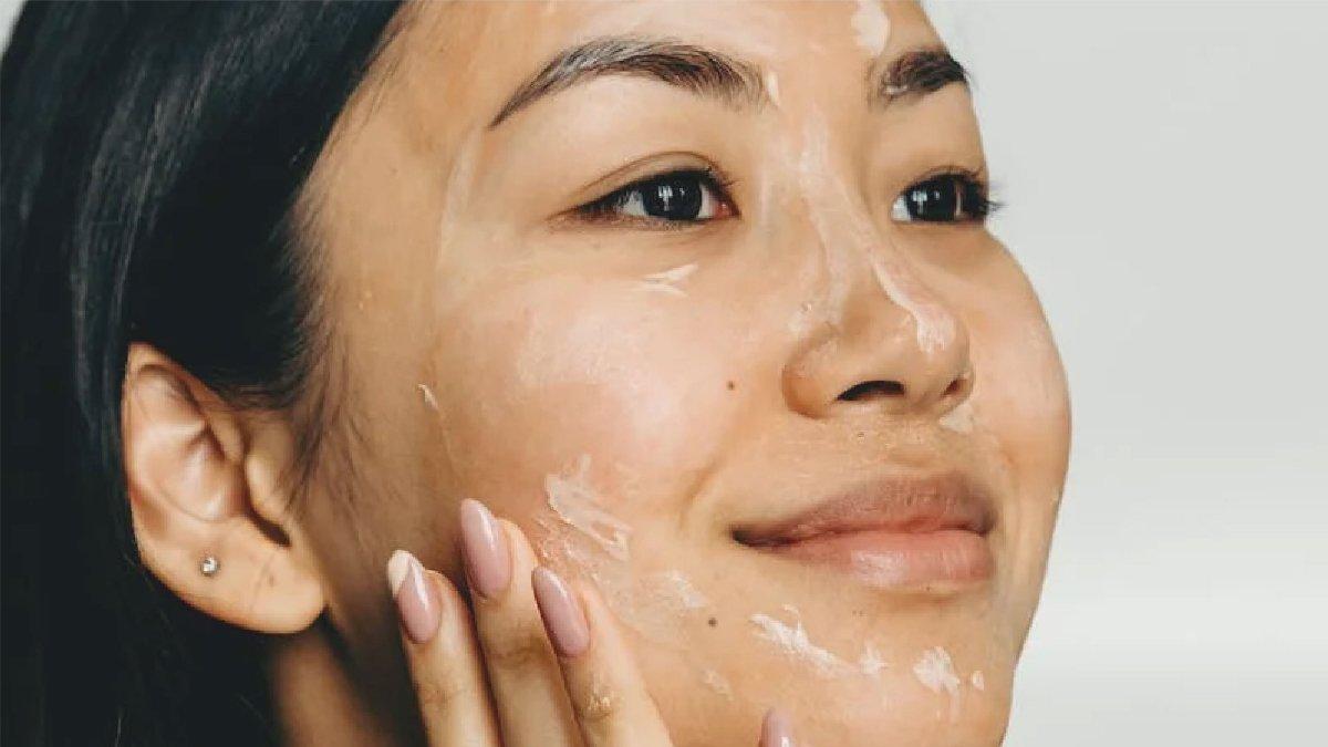 7 Rekomendasi Face Peeling untuk Menghilangkan Kulit Kasar dan Komedo ...