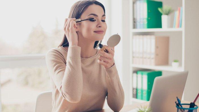 7 Tips Makeup ke Kantor yang Bikin Kamu Percaya Diri dan Makin ...