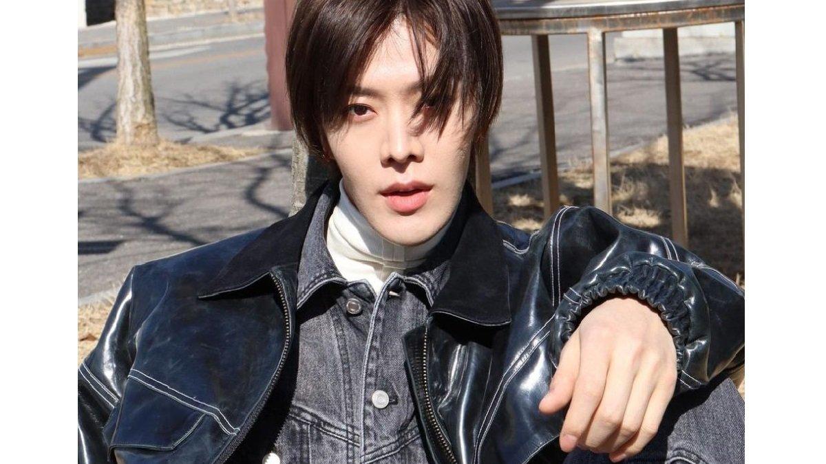 6 Padu Padan Outfit Yuta NCT dengan Nuansa Abu-abu, Tampil Simple dan Menarik - Tribunshopping.com