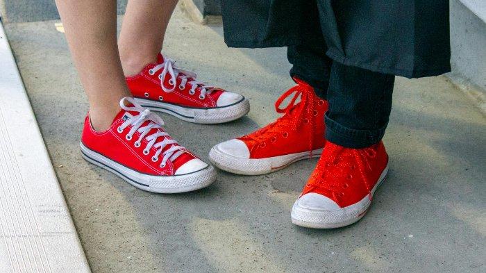 7 Cara Menghilangkan Bau Sepatu dengan Cepat Tanpa Harus Mencucinya ...