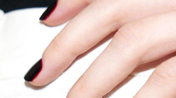 Beda dari yang Lain, Ini Inspirasi Memakai Kuteks Warna Hitam ...