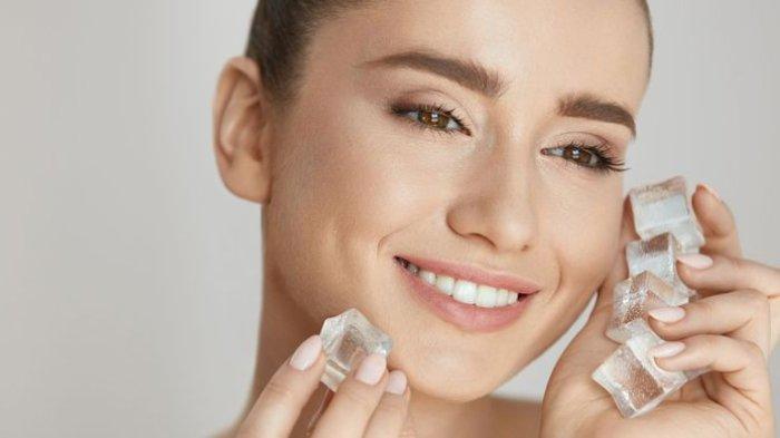 7 Manfaat Mengoleskan Es Batu sebelum Pakai Make Up, Riasan Makin Halus ...