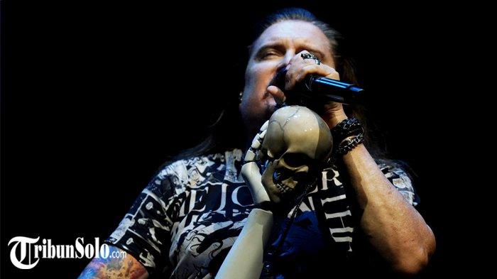 Begini Gaya Vokalis Dream Theater James Labrie saat Konser di Solo ...