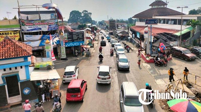 Pantauan Arus Lalu Lintas di Tawangmangu : Volume Kendaraan Naik, Arus Lalin Ramai Lancar ...