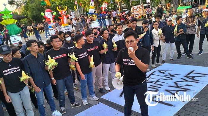 Aksi Mahasiswa di Balai Kota Solo, Prihatin Prabowo Sebut 'Ndasmu Etik ...