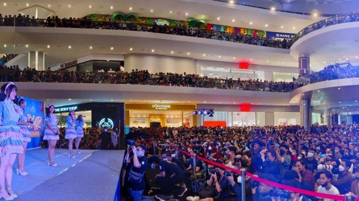 Konser Tour JKT48 di The Park Mall Solo Baru Dipadati Ribuan Fans yang Ingin Lihat Aksi Member ...
