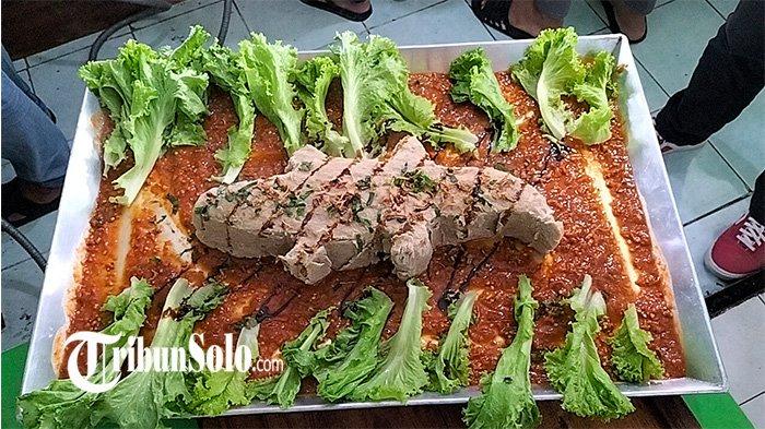 Kuliner Boyolali: Bakso Buaya Darat, saat Dibuka Penuh dengan Isian ...