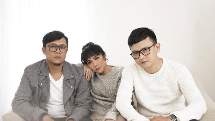 Chord Kunci Gitar dan Lirik Lagu Cinta Terbaik- Cassandra Band: Jujur ...