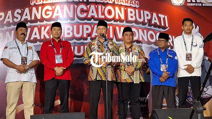 Setyo-Imron Pakai Batik Wonogiren saat Daftar ke KPU Wonogiri Jateng ...