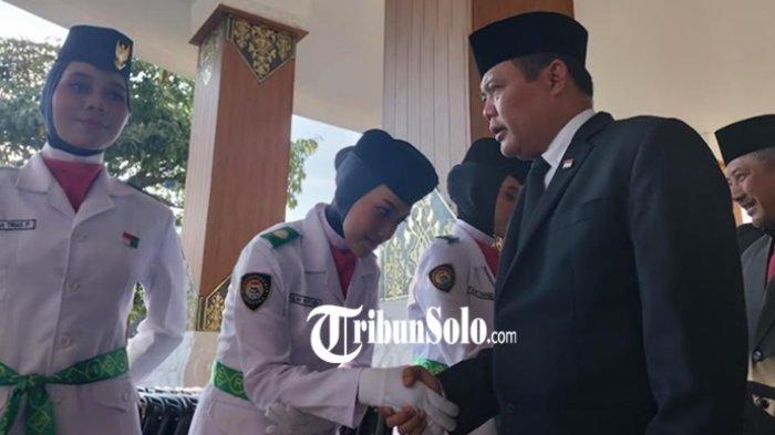 Bupati Juliyatmono Kukuhkan Paskibra yang Bakal Jadi Petugas Upacara di Alun-alun Karanganyar ...
