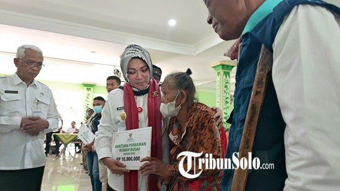 Pemkab dan Baznas Klaten Serahkan Bantuan Rp1,3 Miliar untuk Atasi Kemiskinan Ekstrem ...