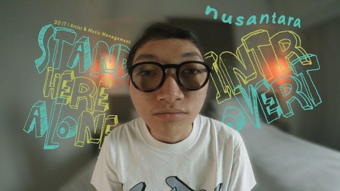 Chord Kunci Gitar dan Lirik Lagu Introvert - Stand Here Alone : Jantung ...