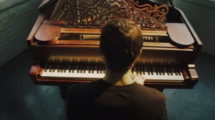 Not Angka Pianika dan Lirik Lagu Golden Hour - JVKE, In Your Golden ...