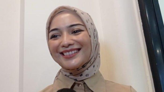 Syuting Film di Solo, Citra Kirana Bagikan Potret CFD-an di Jalan ... Syuting Film di Solo, Citra Kirana Bagikan Potret CFD-an di Jalan ...