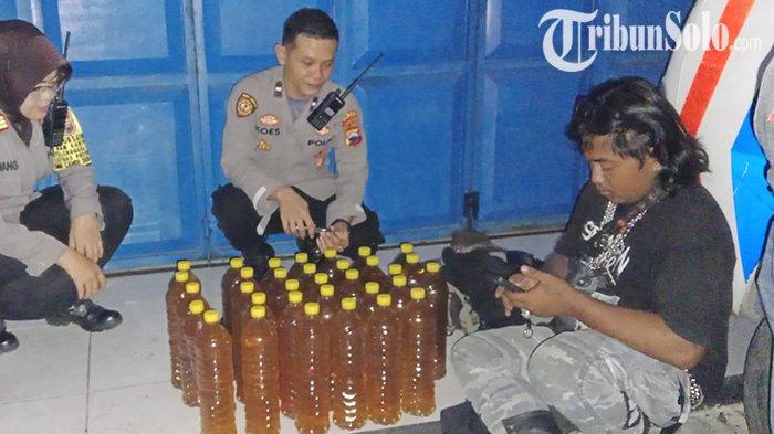 Bawa Puluhan Botol Ciu Gedang Klutuk, Pria Ini Ditangkap Polisi ...