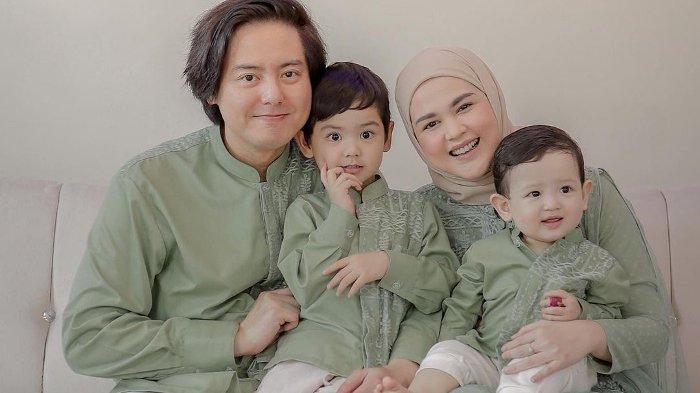Warna Sage Lagi Hits saat Lebaran 2023, Sederet Artis Pakai Baju Muslim ...