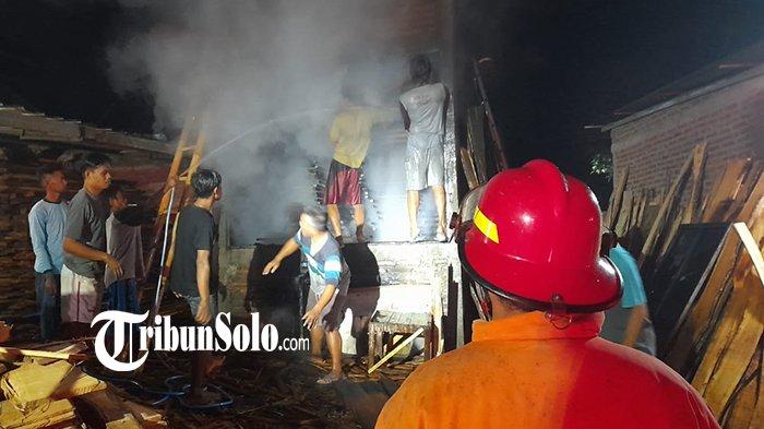 Overheat, Rumah Oven Kayu di Juwiring Klaten Terbakar, Beruntung Tak Merembet ke Rumah Warga ...