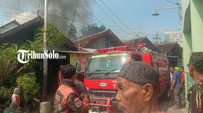 Ditinggal Melayat, 2 Rumah Warga Tak Jauh dari Stasiun Purwosari Hampir Ludes Terbakar - Halaman ...