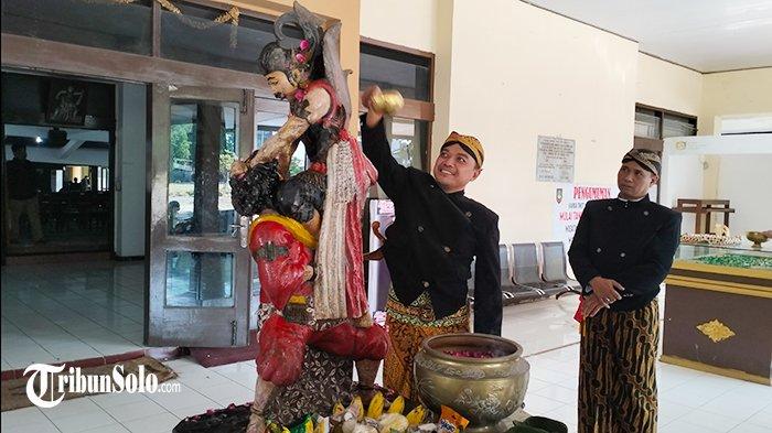3 Pusaka di Gedung Wayang Orang Sriwedari Solo Jateng ini Dijamasi, Nyai Denok Hingga Kyai Bagus ...