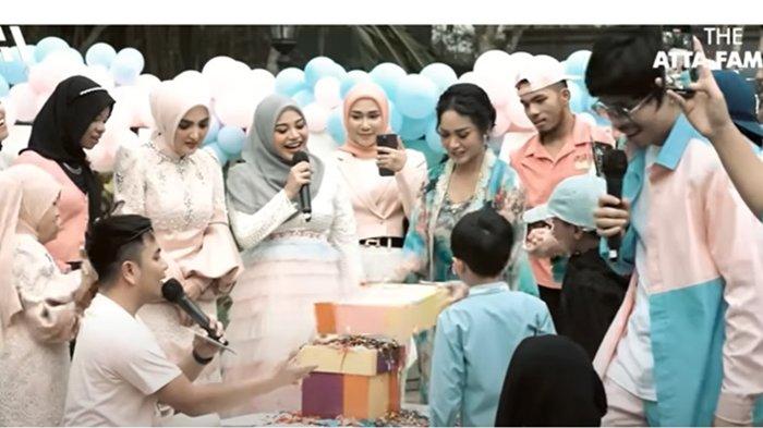 Ucapan Keluarga Halilintar saat Gender Reveal Anak Kedua Aurel Atta Disorot, Tuai Pro Kontra ...