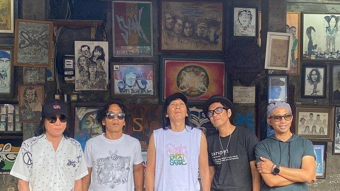 Kisah di Balik Suara Harmonika di Lagu 'Terlalu Manis' Slank, Ternyata ...