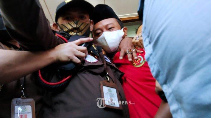 8 Alasan Herry Wirawan Layak Dituntut Hukuman Mati Menurut Jaksa: Pakai ...