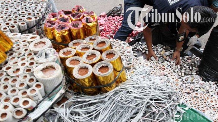 Petasan Meledak di Tangan Pria Saat Rayakan Tahun Baru di Lamasi Luwu ...