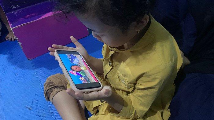 Pengaruh Screen Time dalam Tumbuh Kembang Anak-anak dan Cara ...