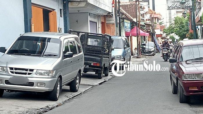 Solo Siapkan Aturan Parkir: Pemilik Mobil Pribadi Harus Punya Garasi ...