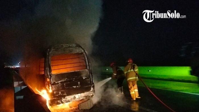 Isuzu Elf Terbakar di Tol Boyolali, Warga Dengar Suara Ledakan Bertubi-tubi dari 300 Meter ...