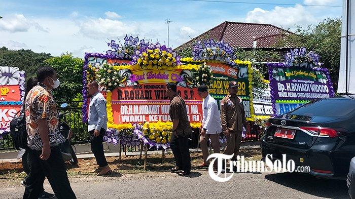 Rohadi Widodo Tutup Usia,Ratusan Karangan Bunga Terpampang di Rumah Duka: Ada dari Hidayat Nur ...