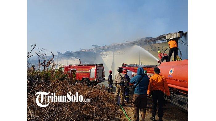 Kebakaran Pabrik Tekstil di Karanganyar, Satpam Lihat Kepulan Asap yang Muncul dari Gudang Kapas ...