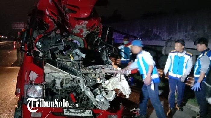 ISUZU ELF yang Kecelakaan di Tol Boyolali Jateng Ditumpangi 22 Orang, Polisi Duga Kelebihan ...