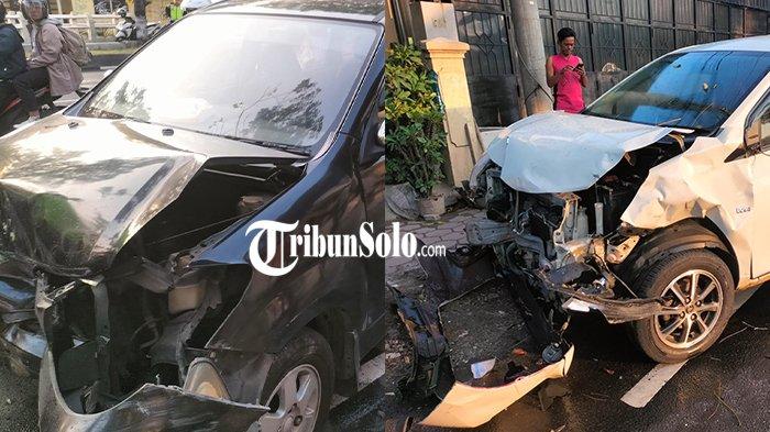 Bodi Depan Dua Mobil di Sukoharjo Ringsek, Toyota Calya Hilang Kendali Tabrak Mobil Avanza ...