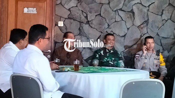 Open House Ganjar di Tawangmangu : Bupati Juliyatmono Hadir Disambut Langsung Ganjar ...