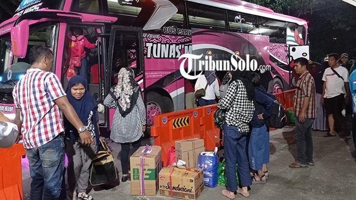 Jelang Lebaran, Kondisi Terminal Wonogiri Makin Ramai, Ribuan Orang ...